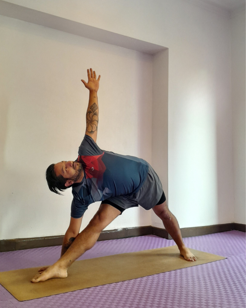 Semana Parsva (Inclinaciones Laterales) – Academia Chilena de Yoga